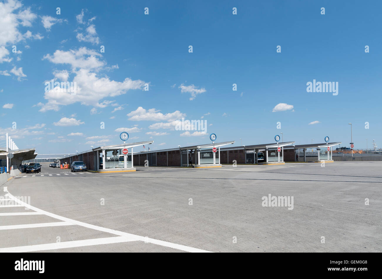 Staten Island St. George bus station / terminal Stock Photo - Alamy