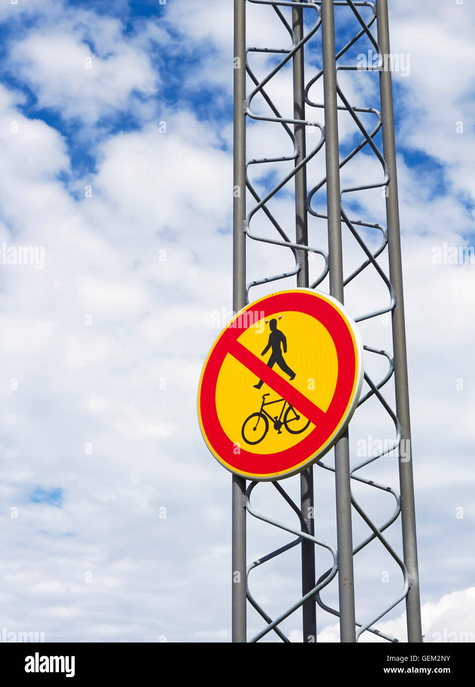 Bicycle no entry sign hi-res stock photography and images - Alamy