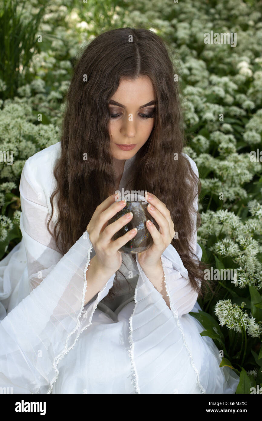Crystal ball woman hi-res stock photography and images - Alamy