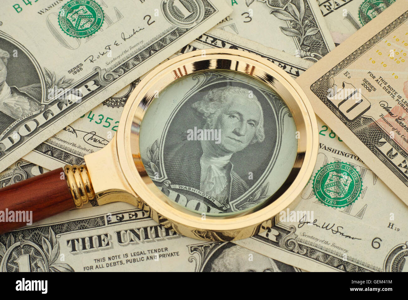 Magnifying glass money hi-res stock photography and images - Alamy