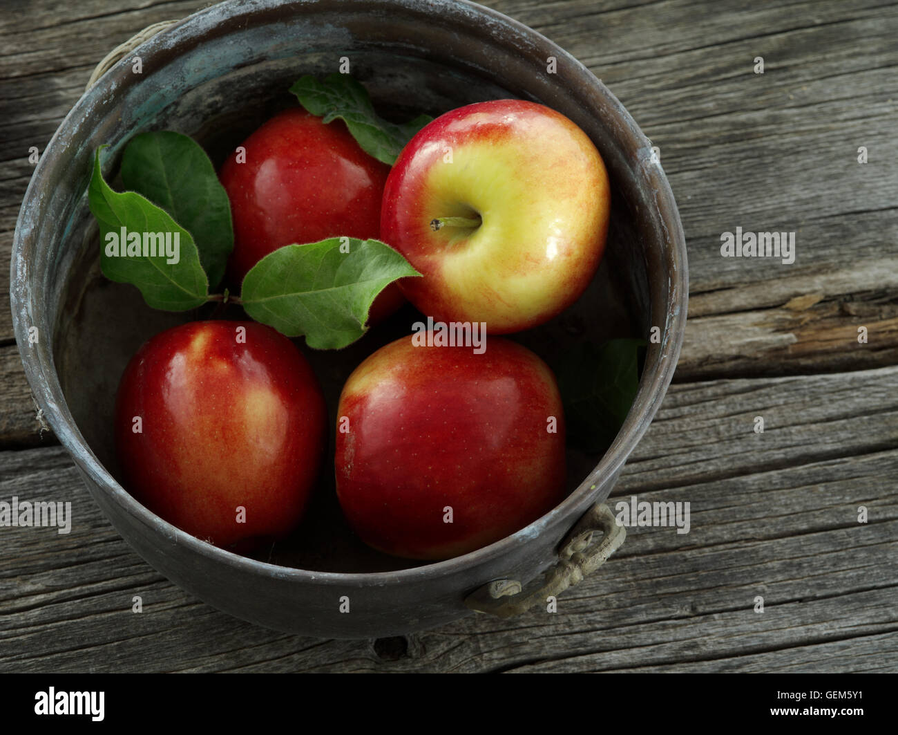 close up view of nice fresh apples on color background Stock Photo - Alamy