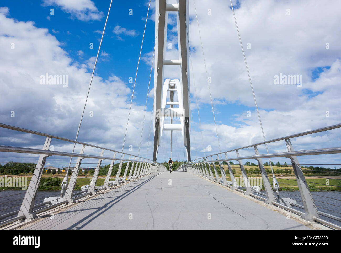 Female cyclist on the Infinity Bridge spanning the river Tees at ...