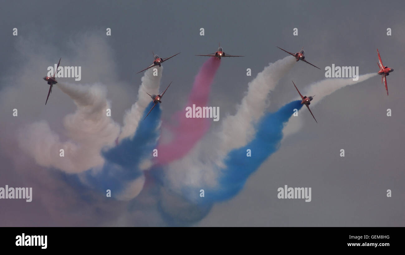 Red arrows air show hi-res stock photography and images - Alamy