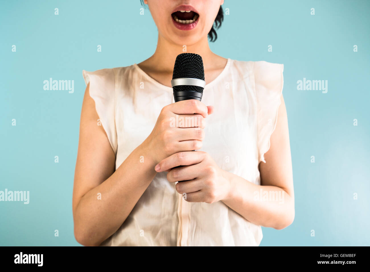 Asian woman tv reporter hi-res stock photography and images - Alamy