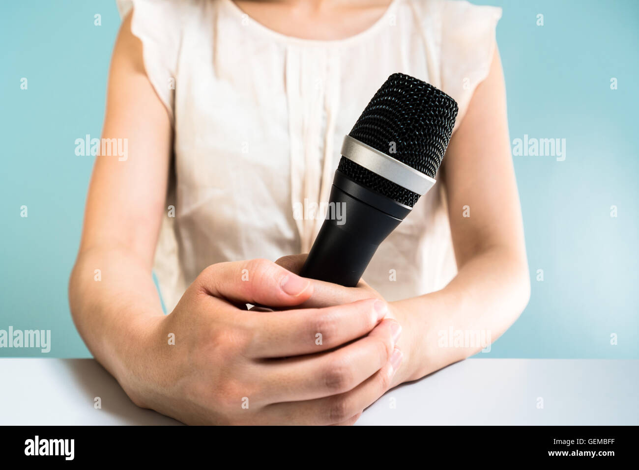 Interviewer microphone hi-res stock photography and images - Alamy
