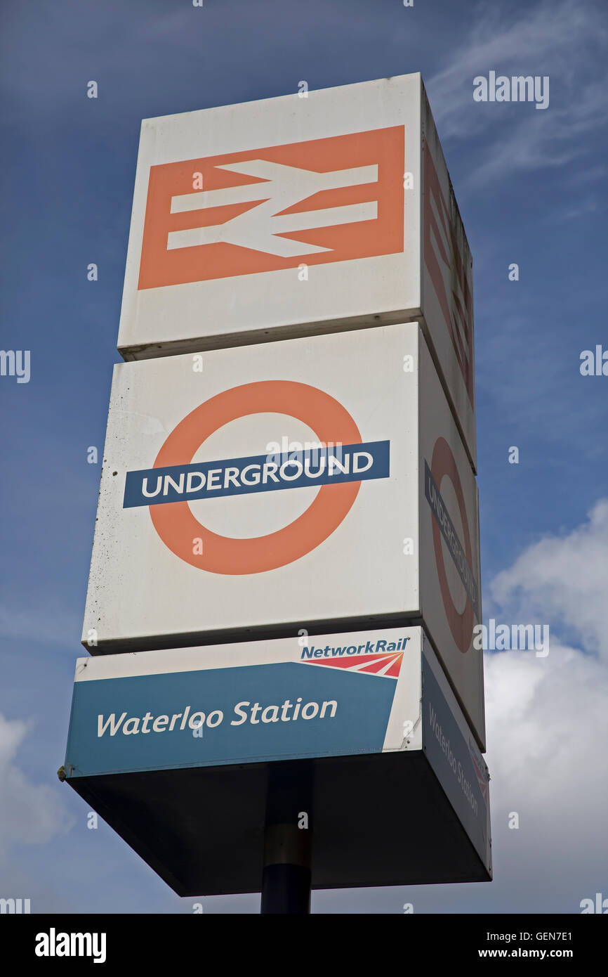 Waterloo station sign hi-res stock photography and images - Alamy