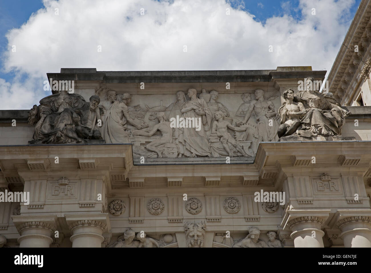 Ornate statues on the top of a building in London Stock Photo - Alamy