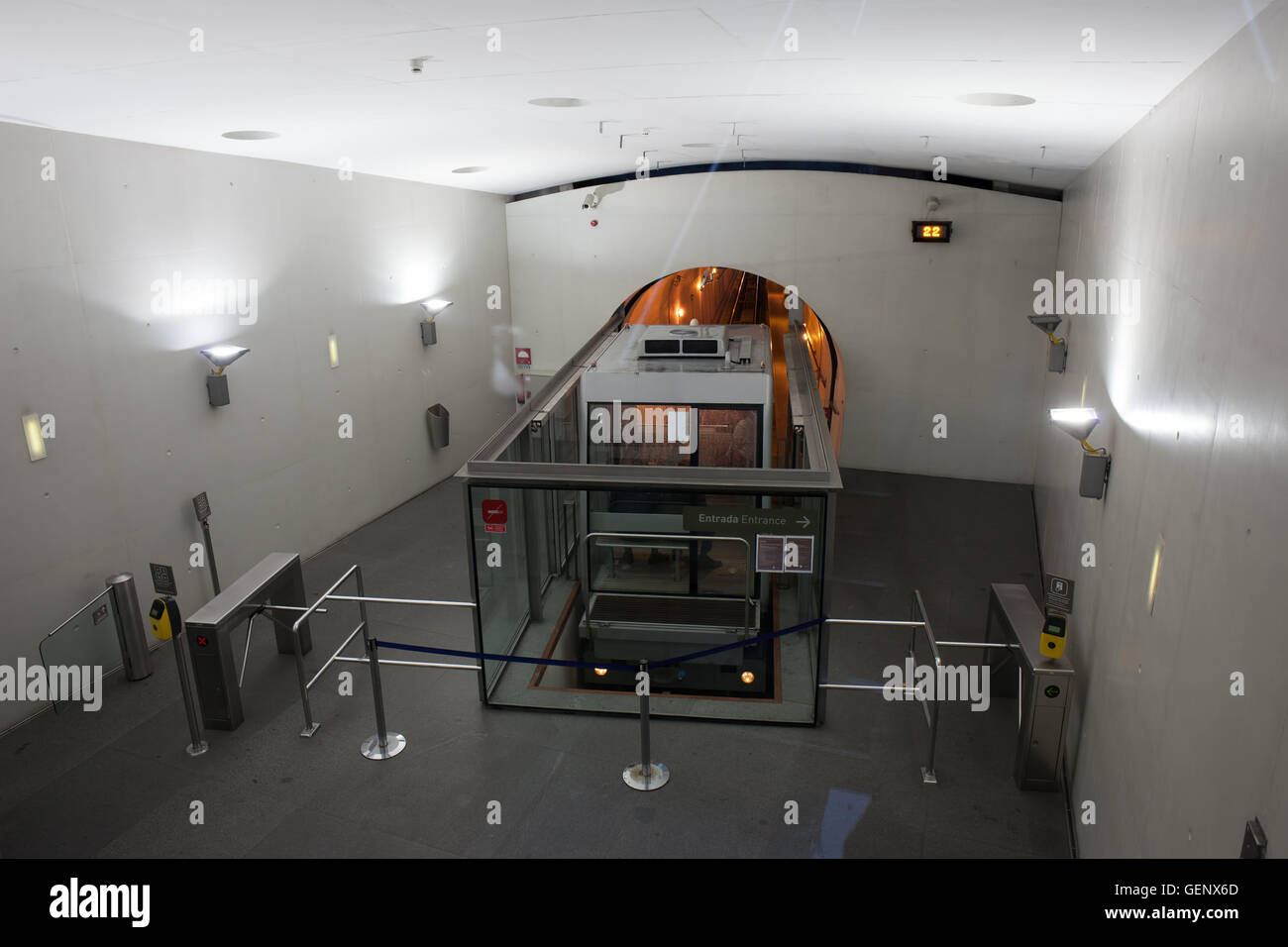 Funicular dos guindais hi-res stock photography and images - Alamy