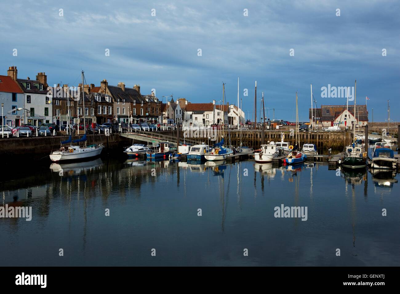Dunbar harbor harbour boat hi-res stock photography and images - Alamy