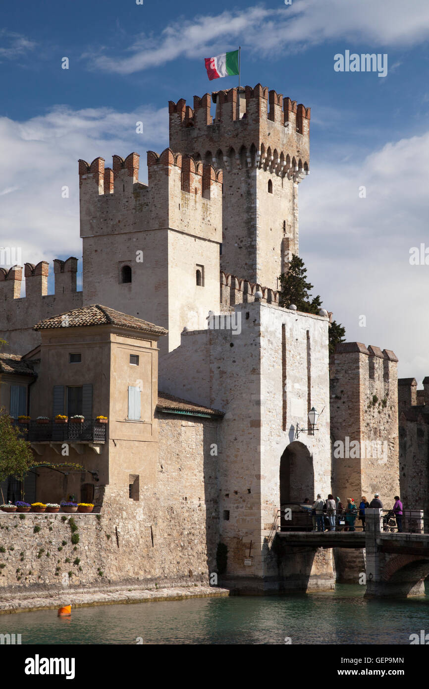 Merlon castle hi-res stock photography and images - Alamy