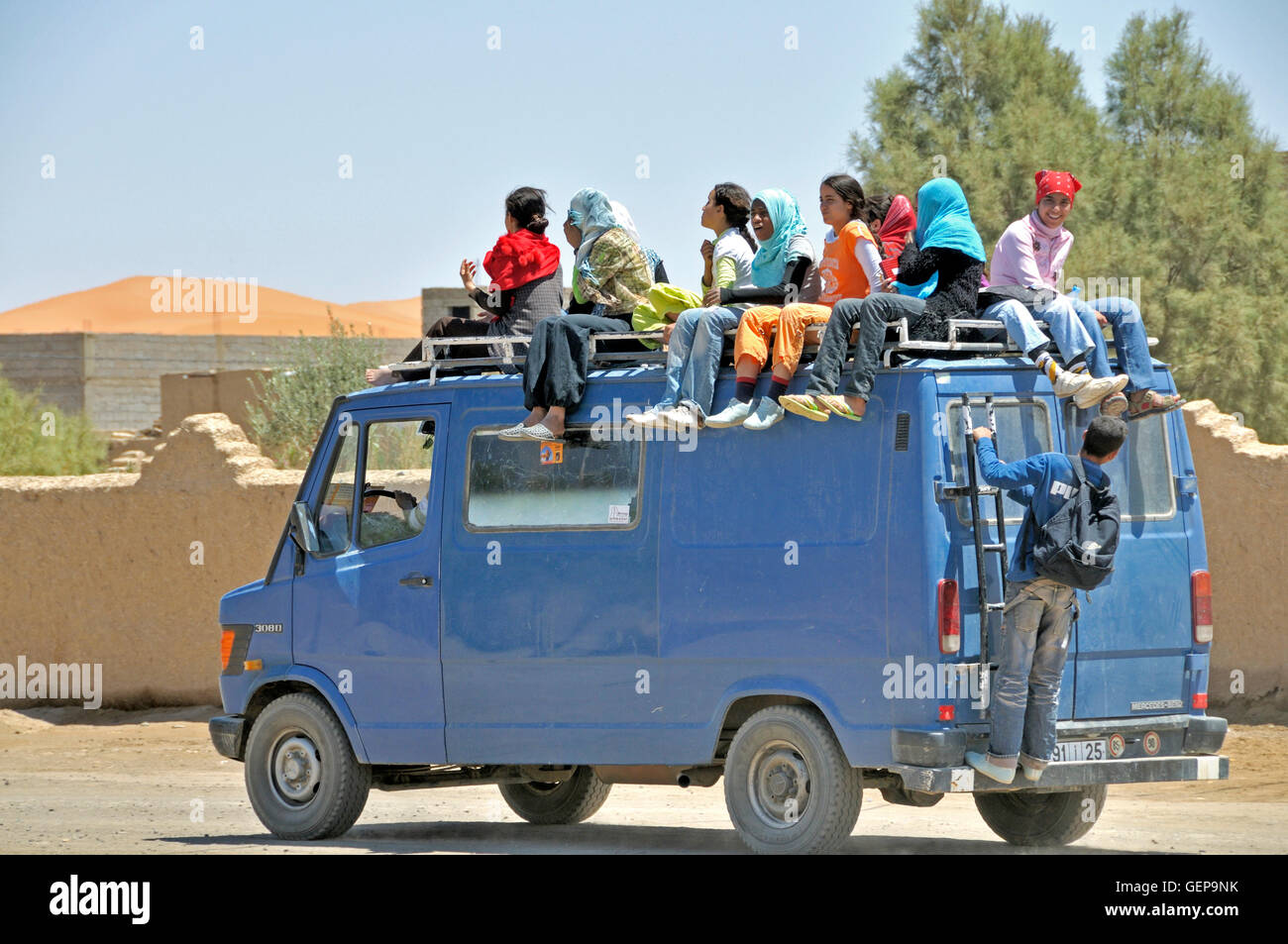 School bus with pupils on the roof hi-res stock photography and images ...