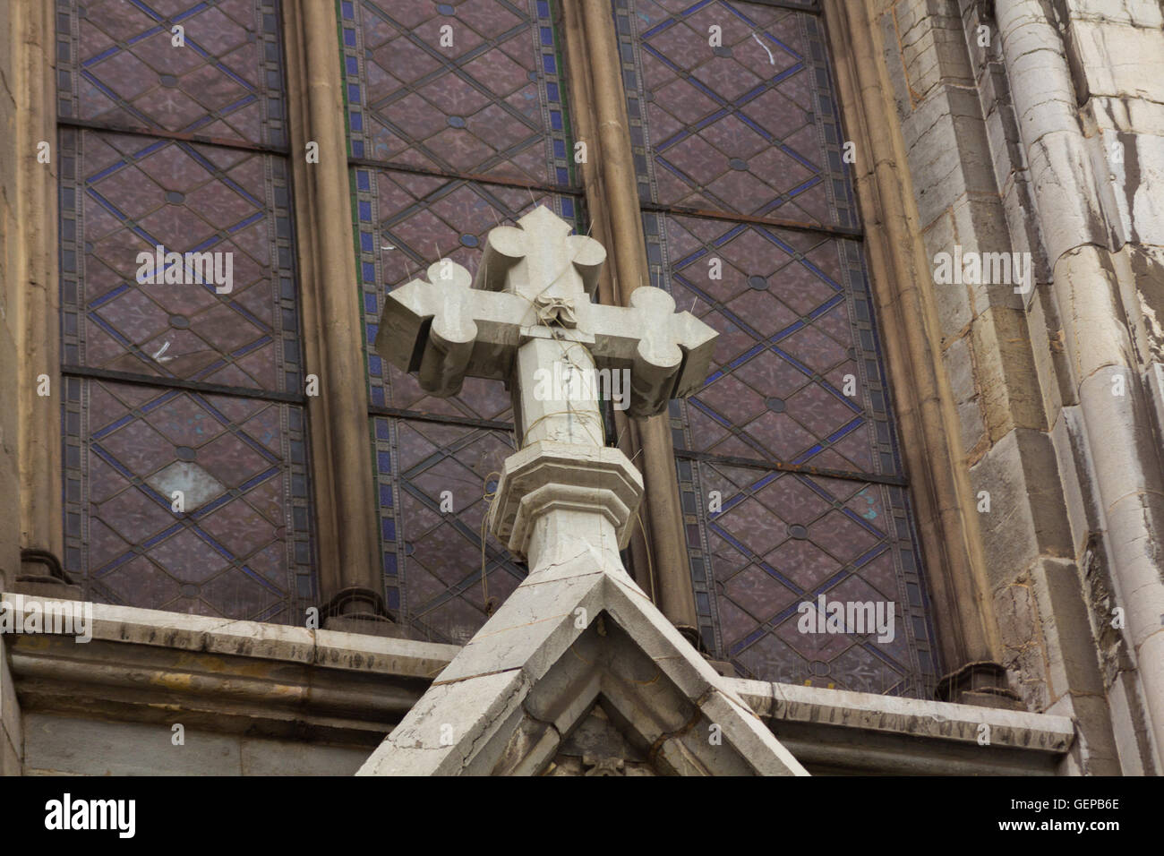 Sculpture of a stone cross Stock Photo - Alamy