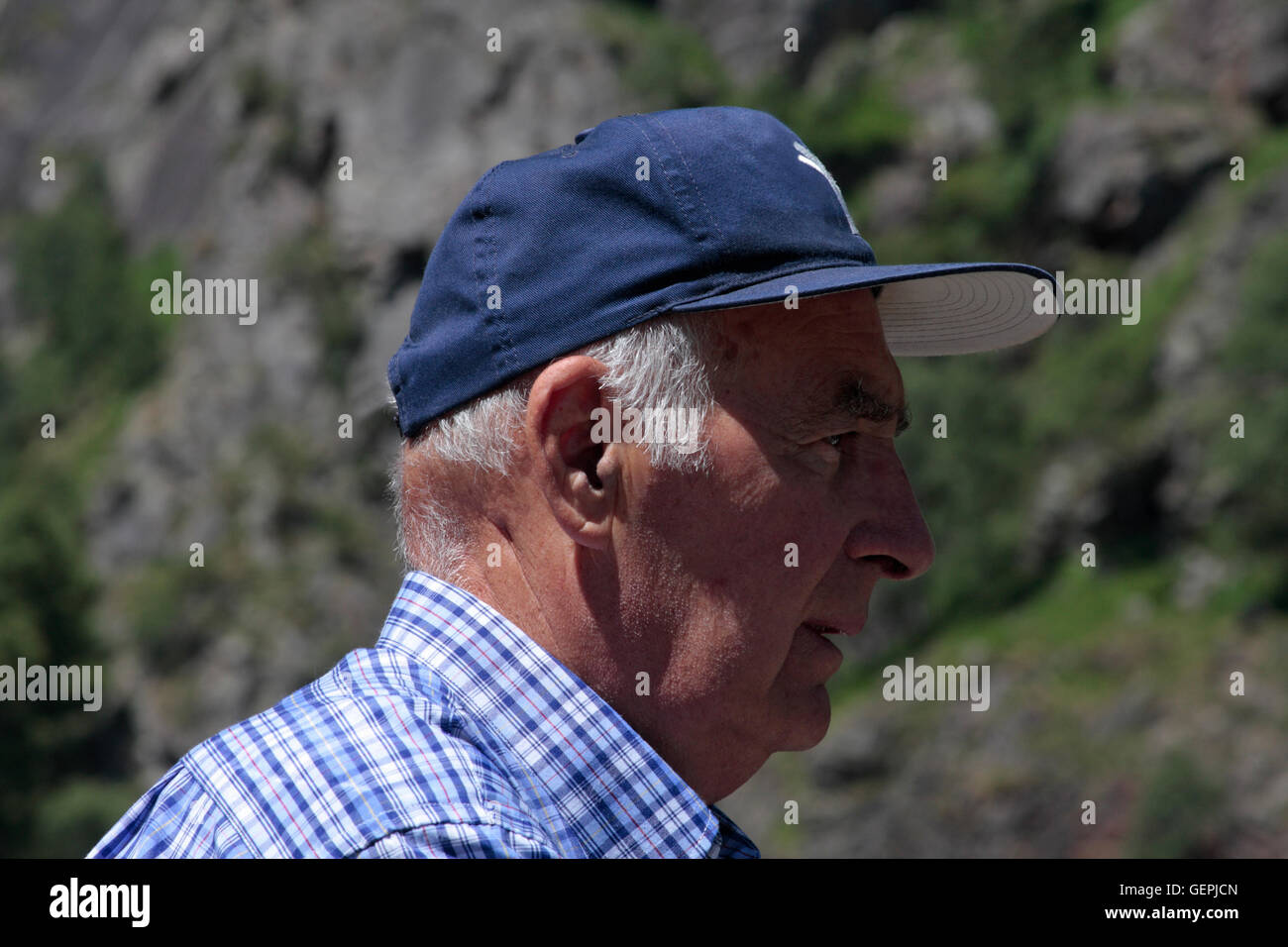 Elderly man with cap Stock Photo - Alamy