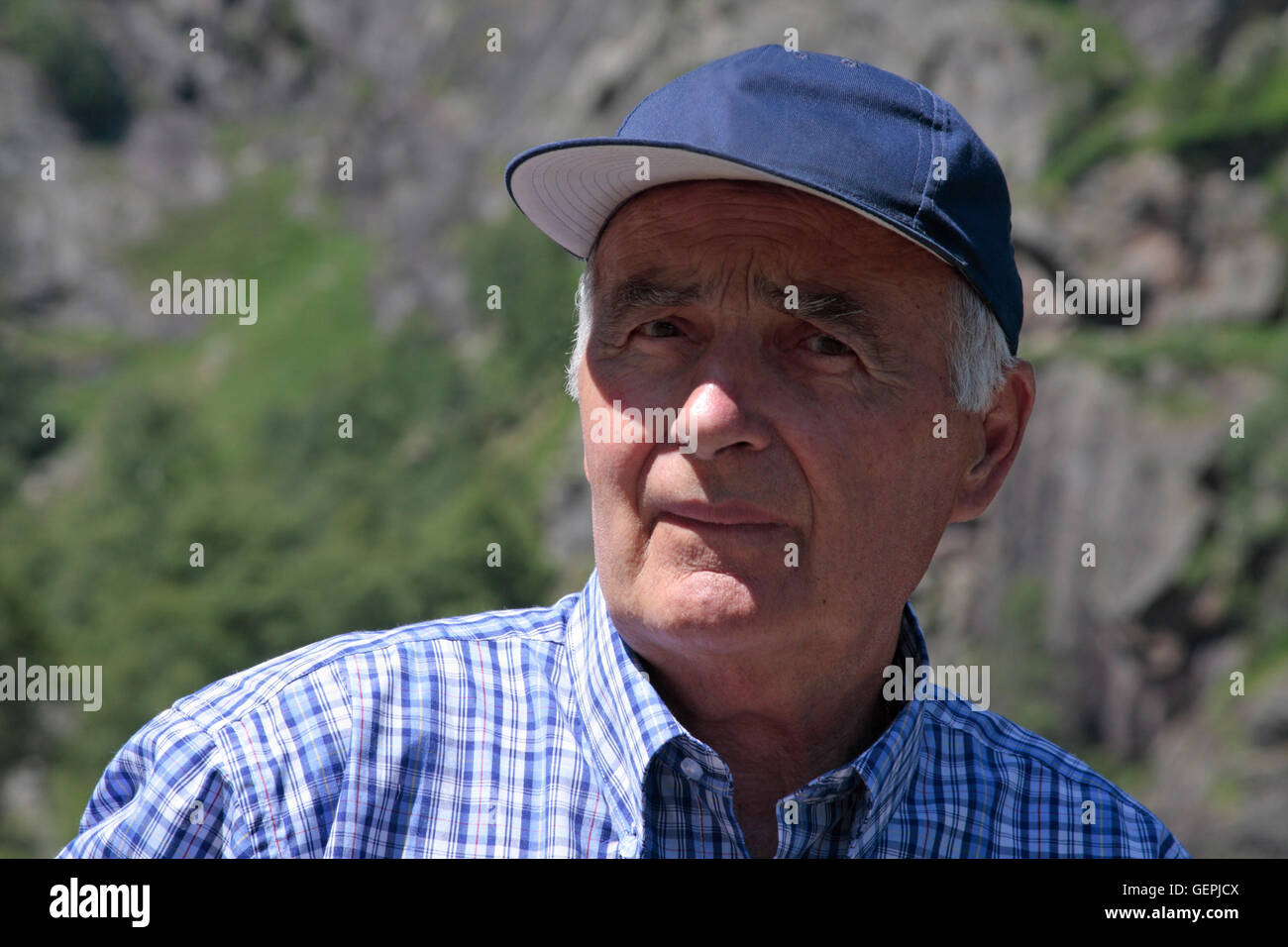 Elderly man with cap Stock Photo - Alamy