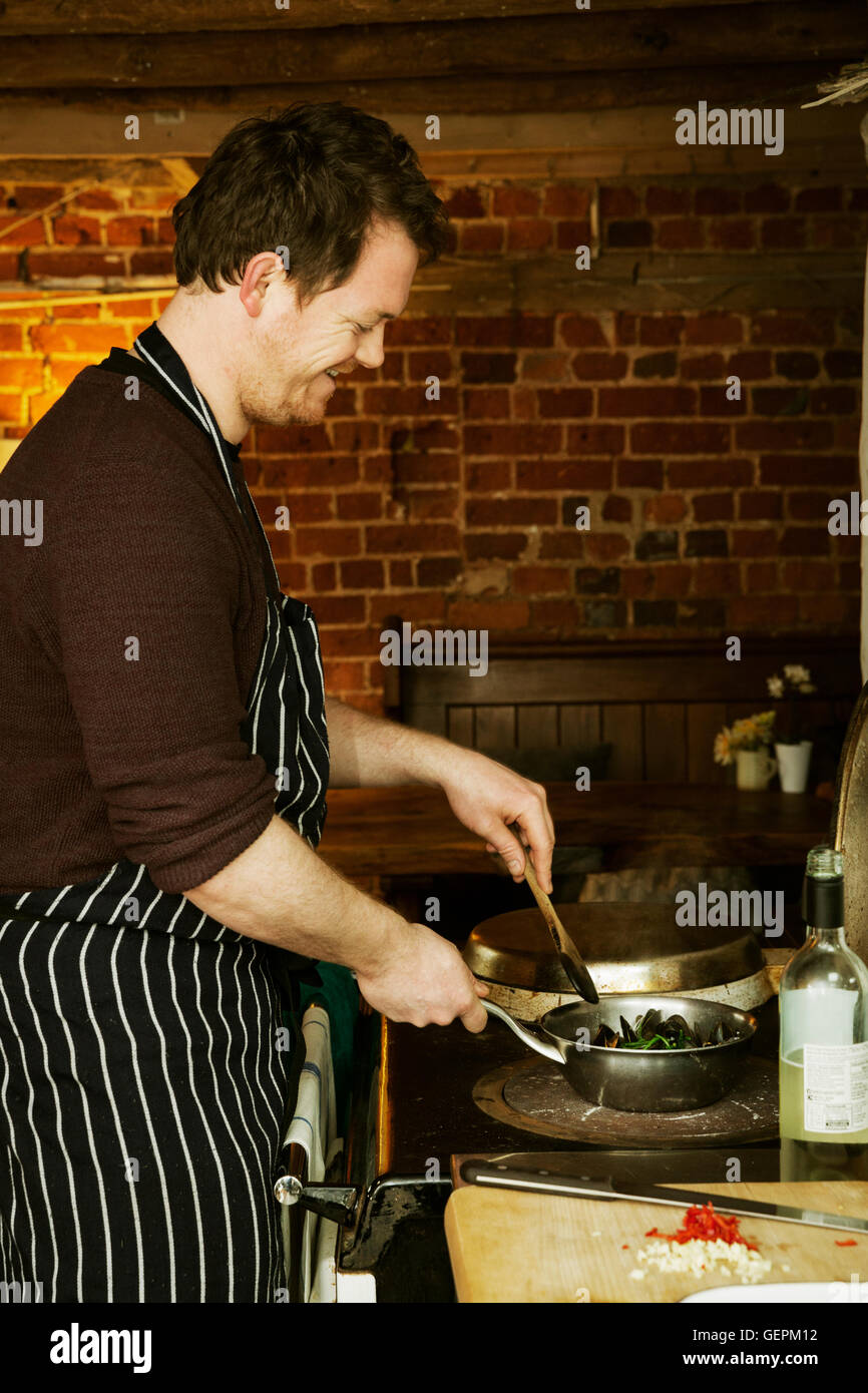 Standing pan hi-res stock photography and images - Alamy