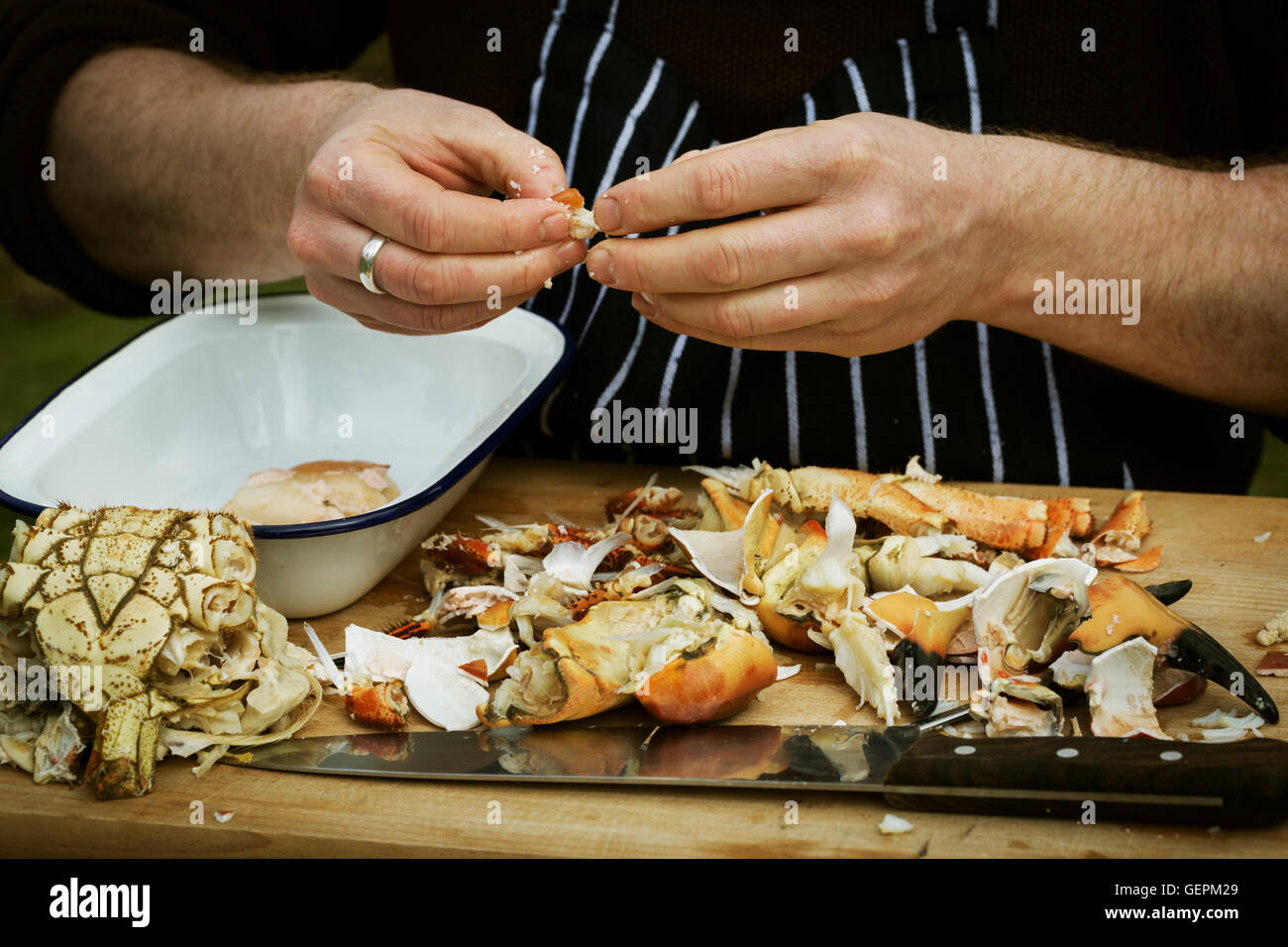 Close up of a chef preparing a crab Stock Photo - Alamy