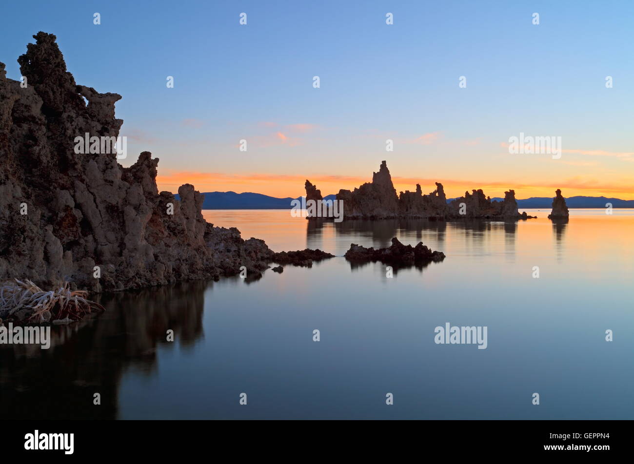 Sand tufa navy beach mono hi-res stock photography and images - Alamy