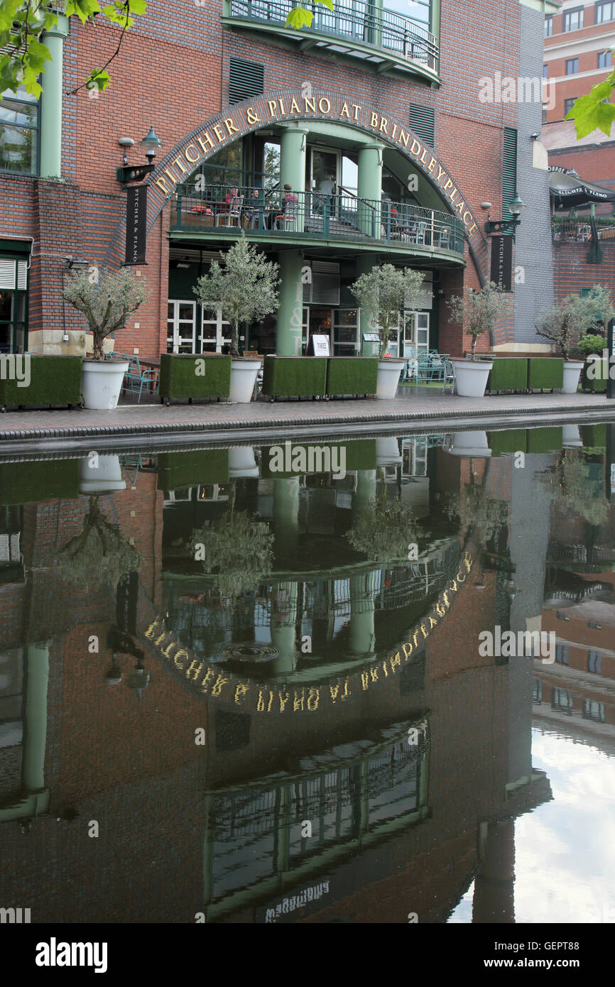Canal side bar birmingham hi-res stock photography and images - Alamy