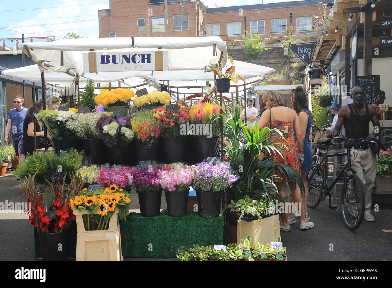 Trendy Saturday Netil market, in Hackney, east London, England, UK ...
