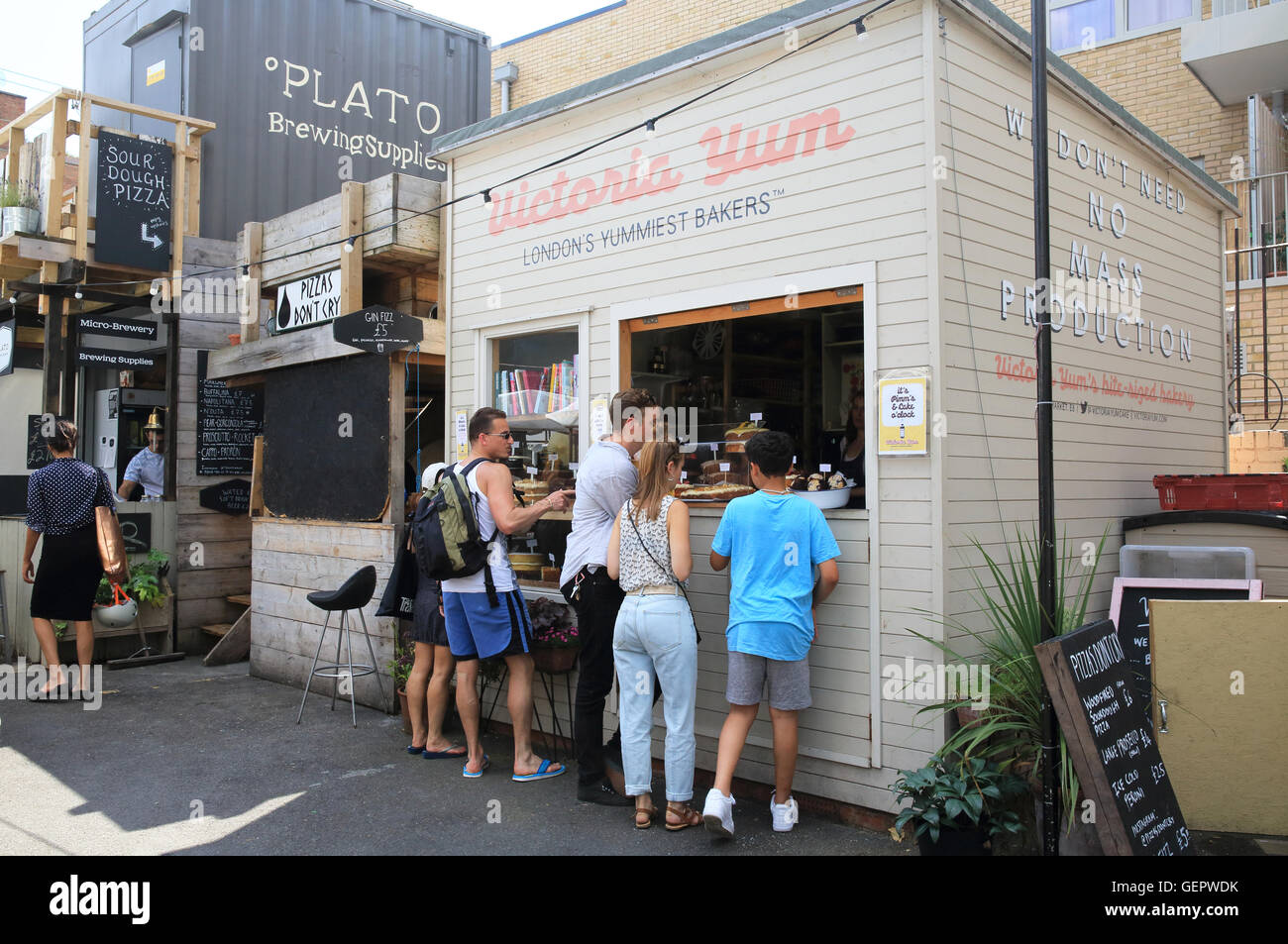 Trendy Saturday Netil market, in Hackney, east London, England, UK ...