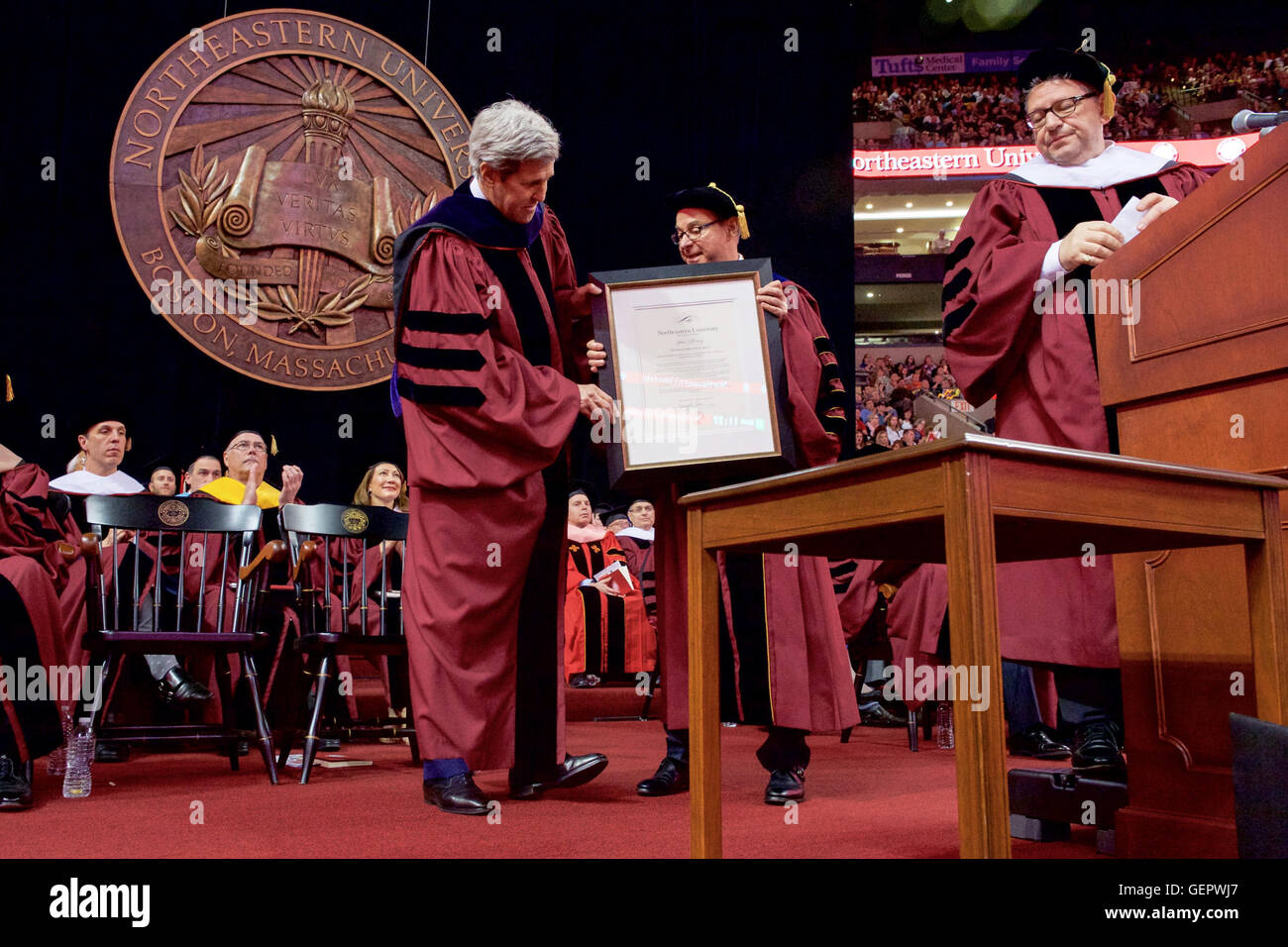 Secretary Kerry Receives a Certificate of Appreciate Before Delivering ...