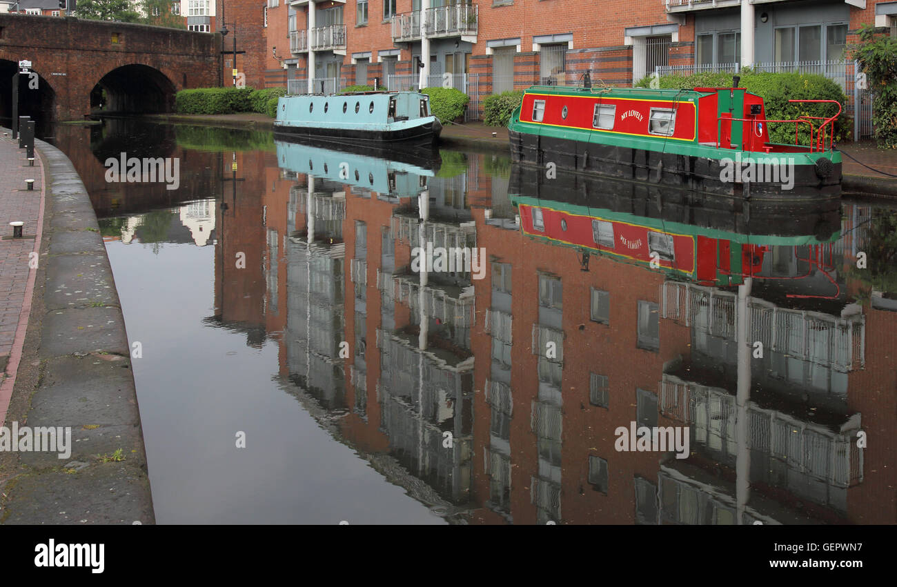 narrow boats on the birmingham main line canal Stock Photo - Alamy