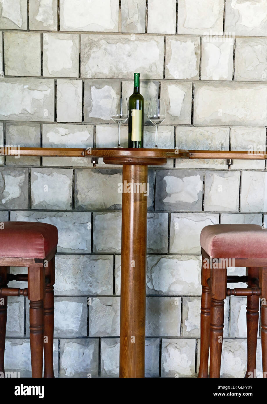 Empty bar stools hi-res stock photography and images - Alamy