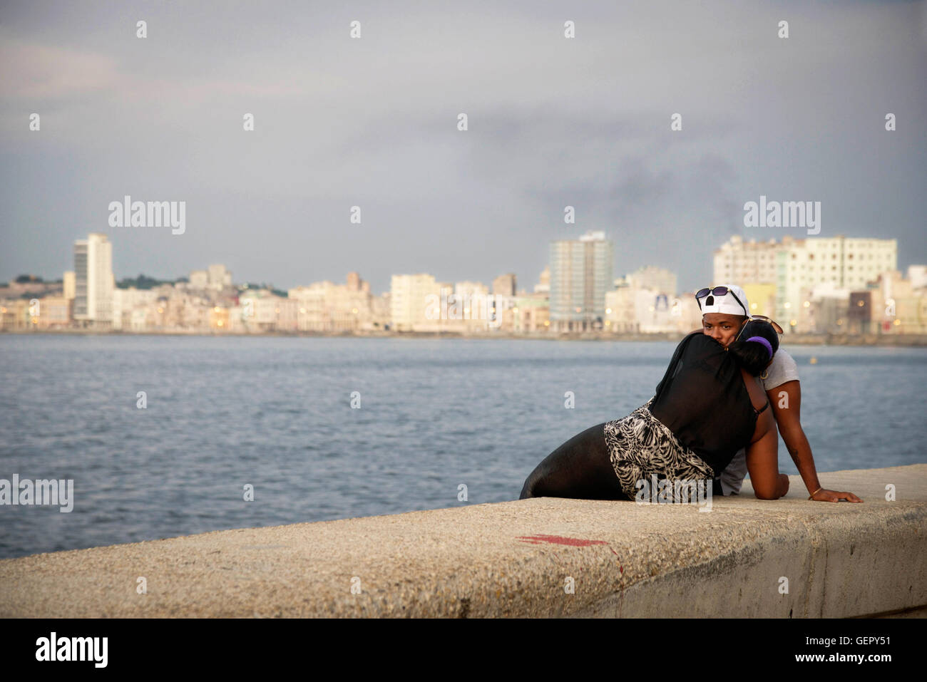 Lovers - El Malecon - La Havana - Cuba Stock Photo - Alamy
