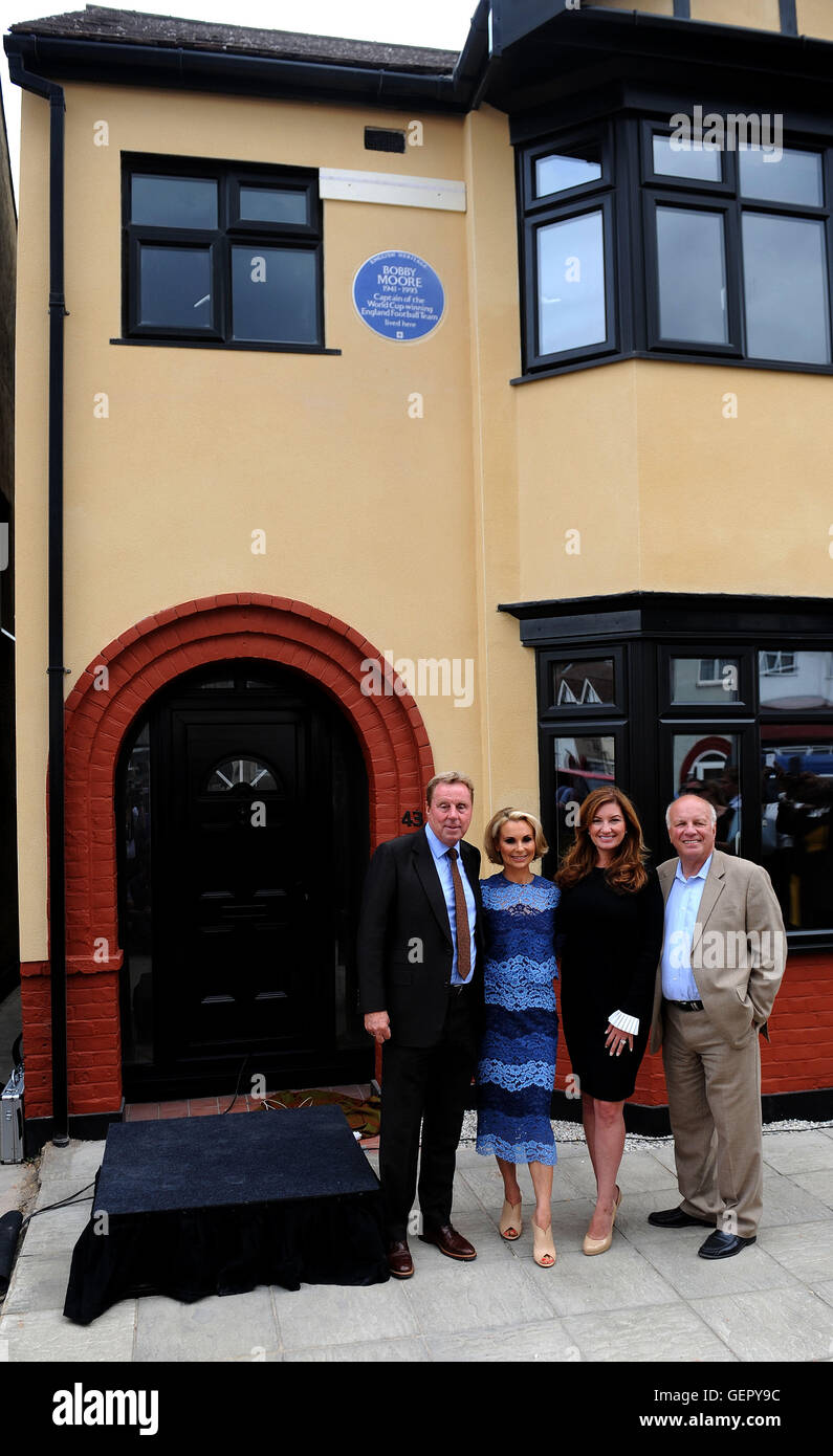 Roberta unveiled hi-res stock photography and images - Alamy