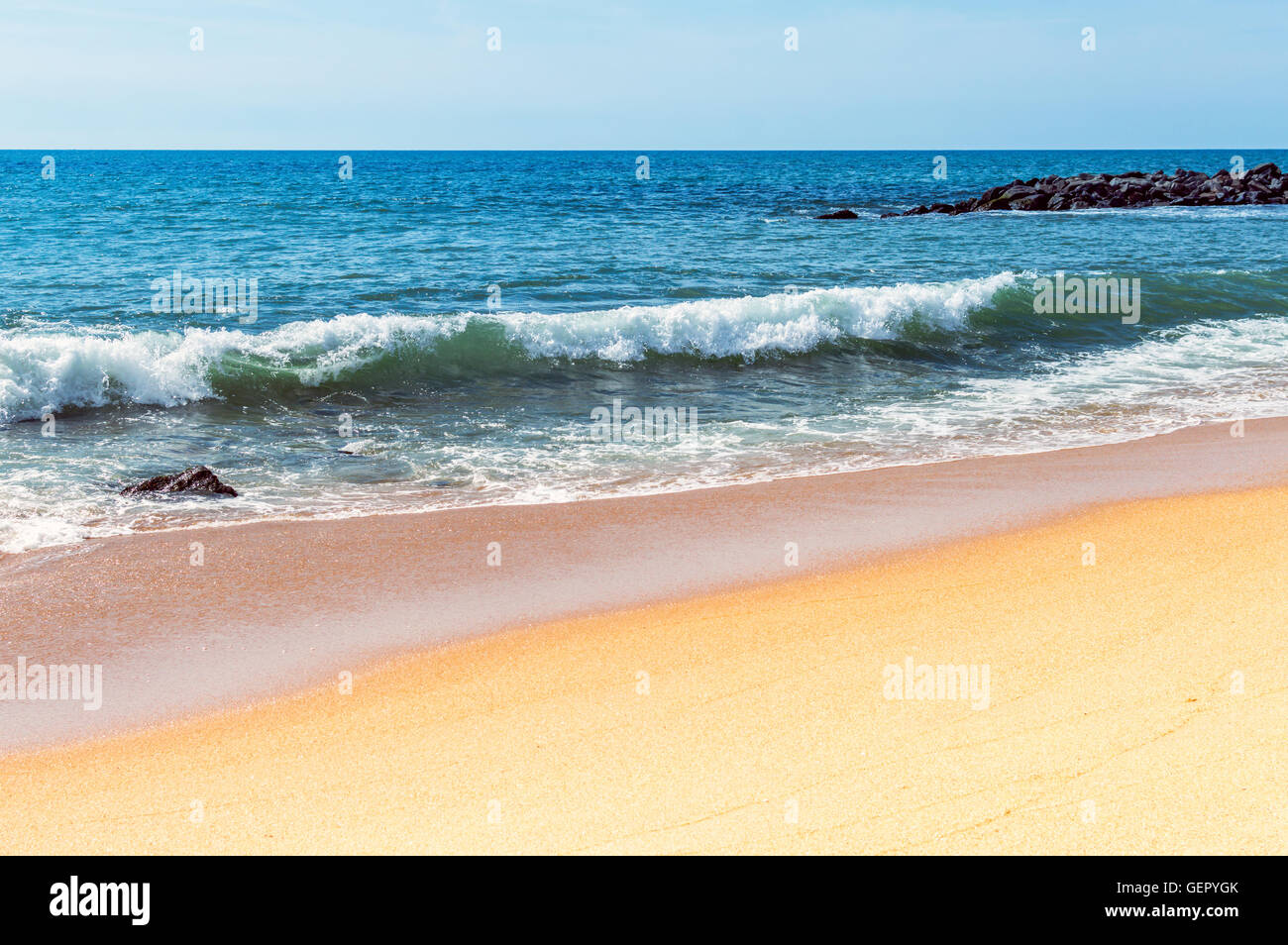 Sea surf on sandy shore hi-res stock photography and images - Alamy