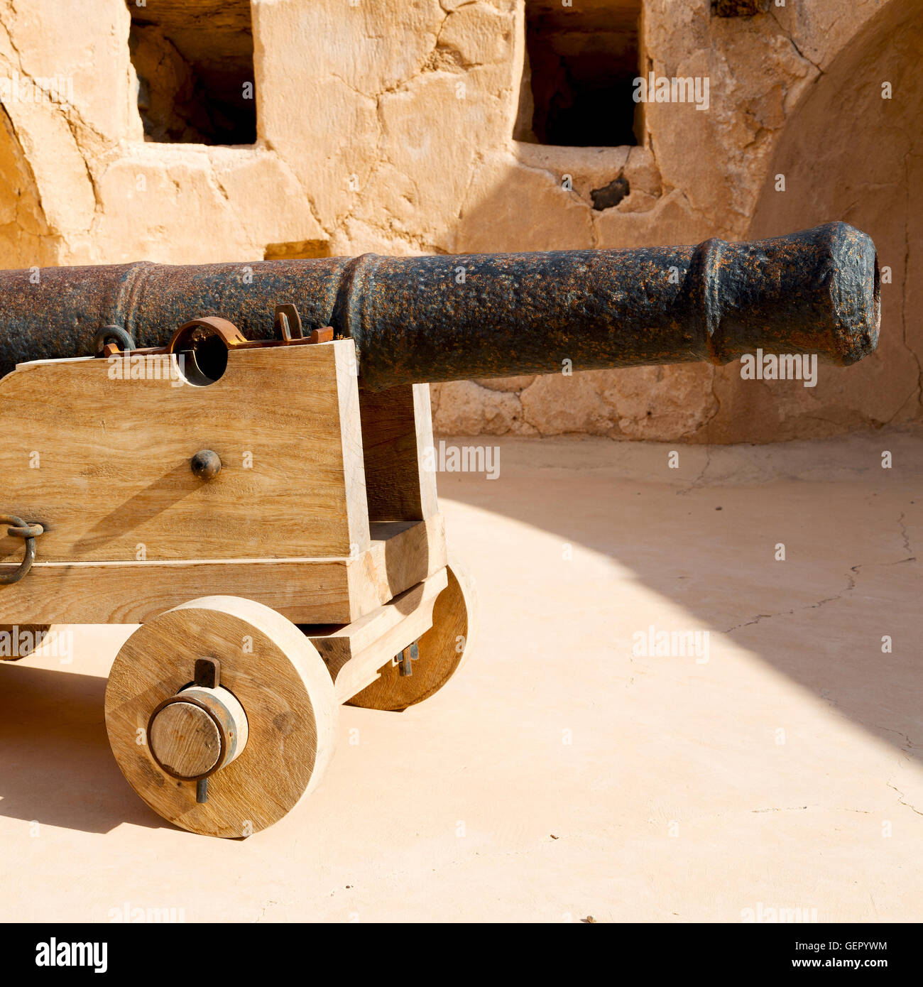 castle and cannon near the wall in oman muscat the old Stock Photo - Alamy