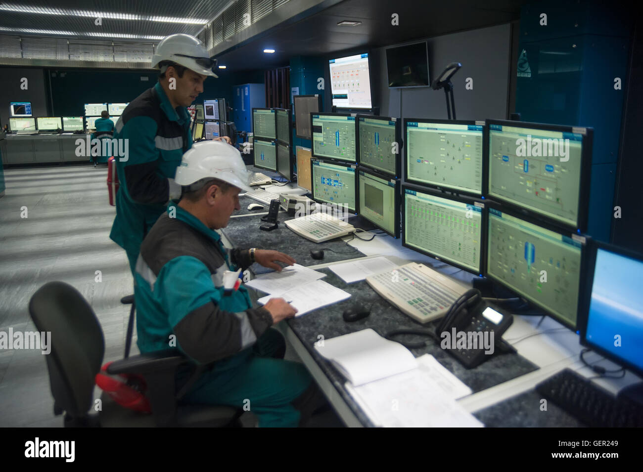 Petrochemical plant control room hi-res stock photography and images ...