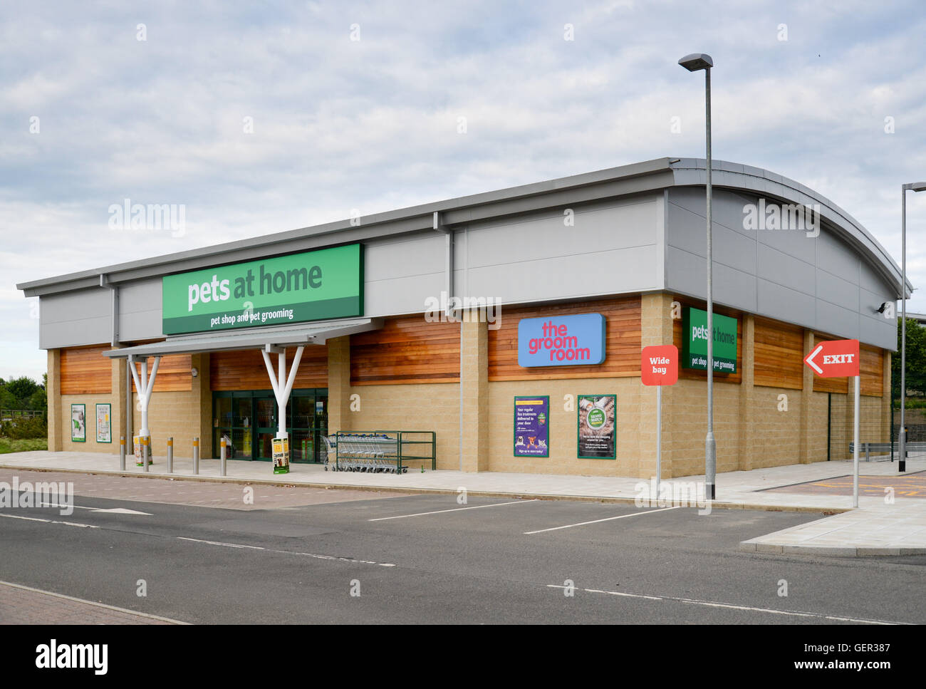 Pets at home hi-res stock photography and images - Alamy