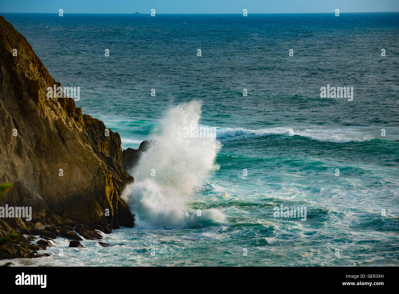 Wave Crashing onto the rocky shore of Pacific Ocean California Stock ...