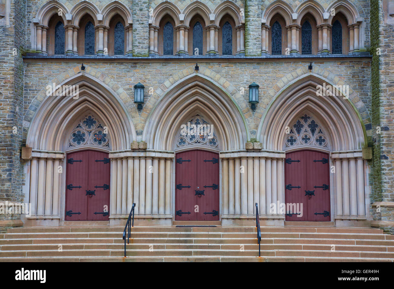 Church doors hi-res stock photography and images - Alamy