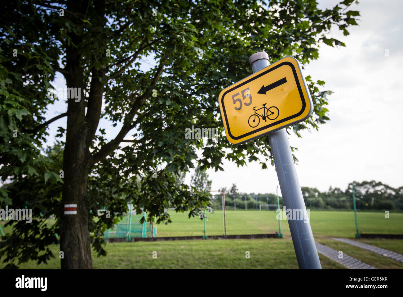 cycling track, sign, bicycle, biking Stock Photo - Alamy