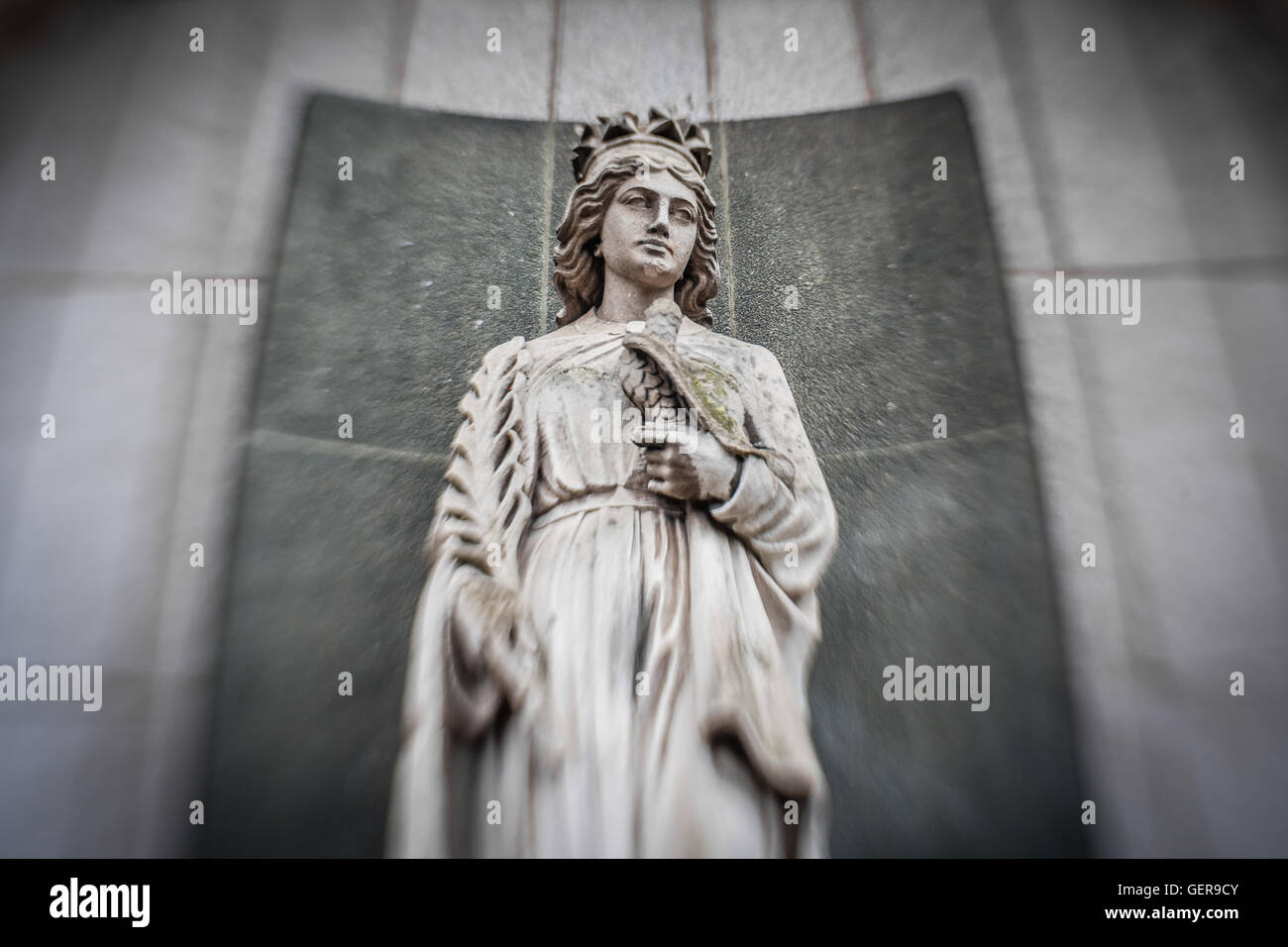 Small statue of Mary outside church in Plymouth, England Stock Photo ...