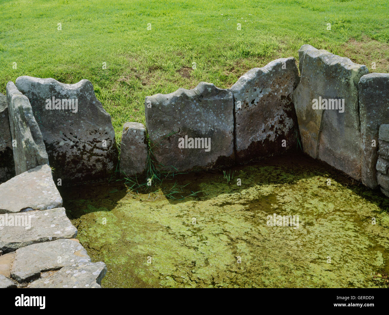 Stone water cistern hi-res stock photography and images - Alamy