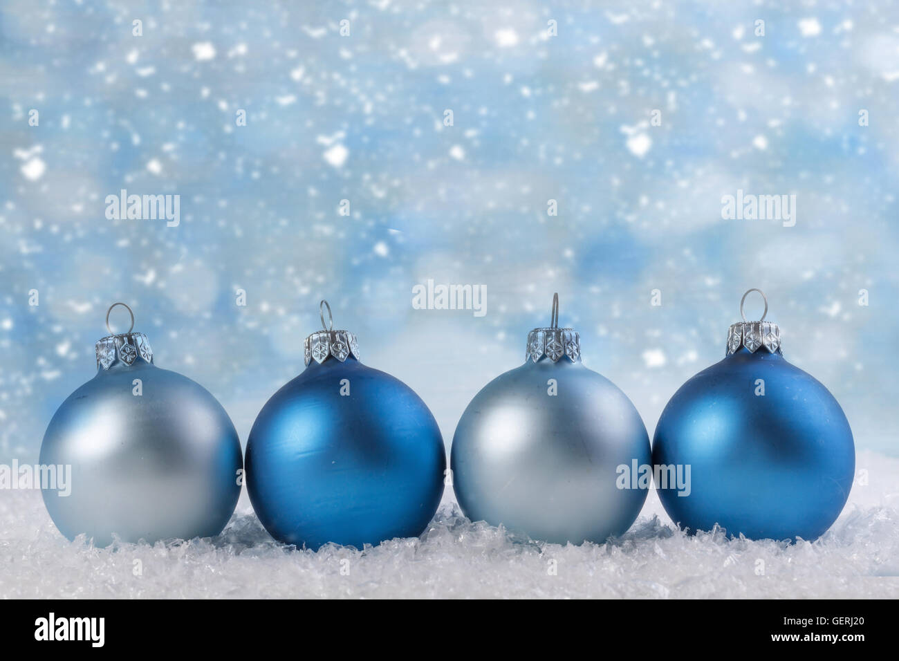 Blue christmas ball shallow hi-res stock photography and images - Alamy
