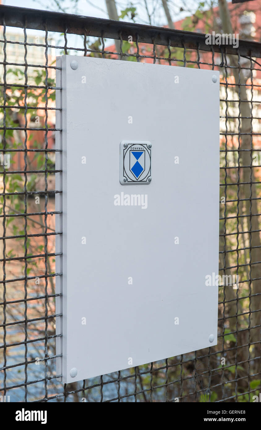 Berlin, Germany, Memorial plaque on the former Berlin Wall Stock Photo ...