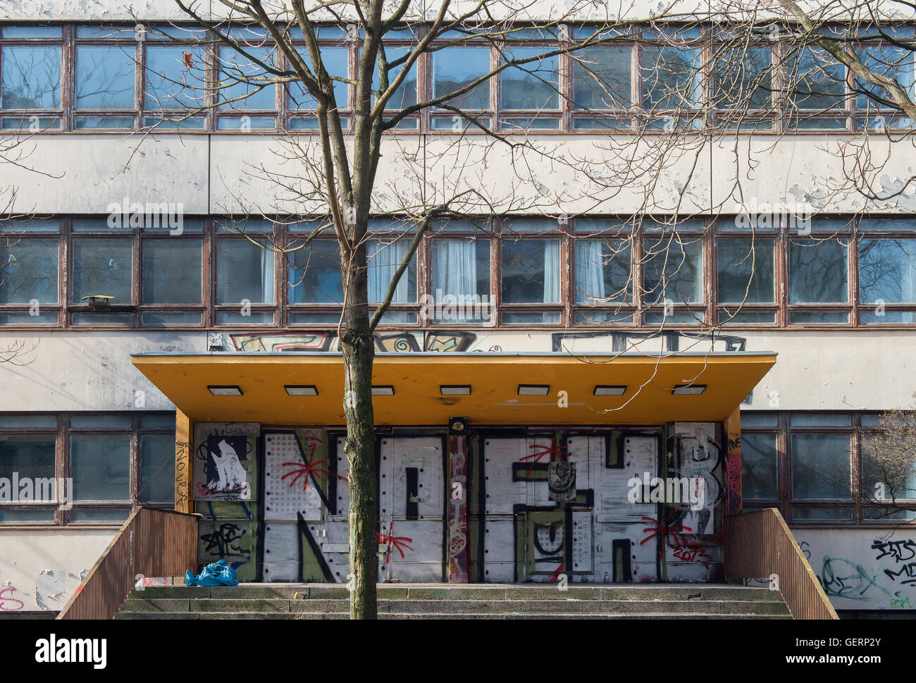 Ddr school building hi-res stock photography and images - Alamy