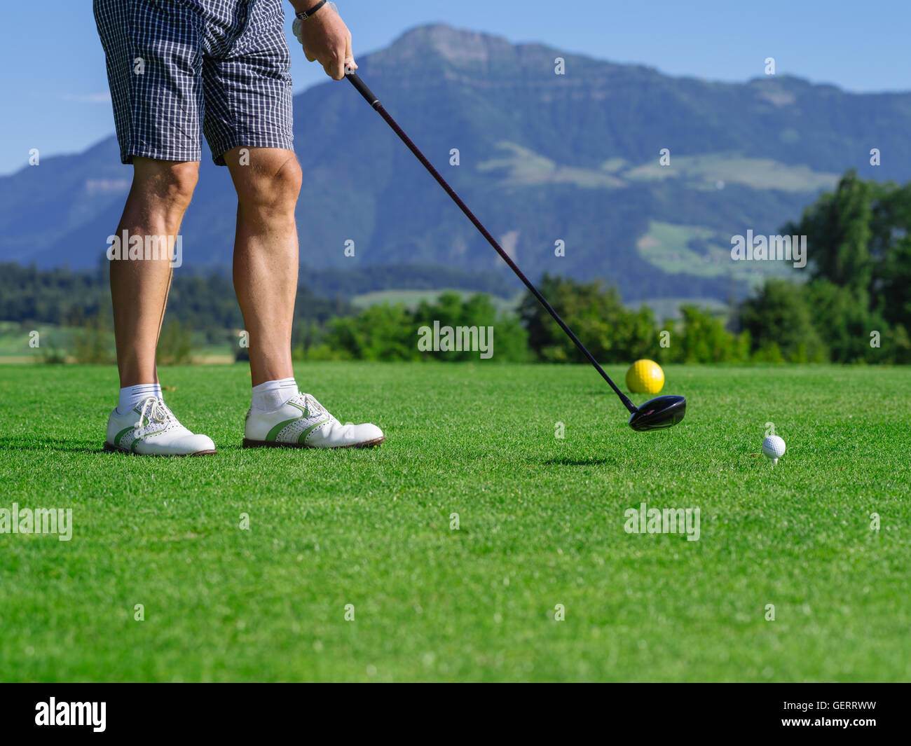 Golfer teeing off hi-res stock photography and images - Alamy