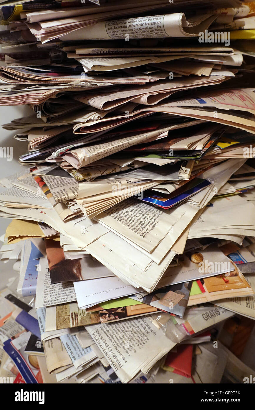 Pile of newspapers germany hi-res stock photography and images - Alamy