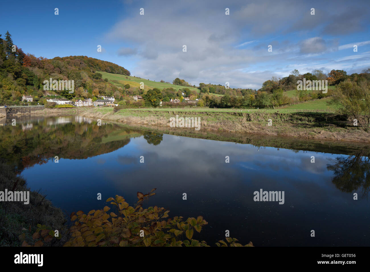 The calm waters of the River Wye at Tintern in autumn Stock Photo - Alamy
