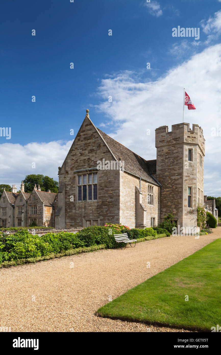 Tudor architecture hi-res stock photography and images - Alamy