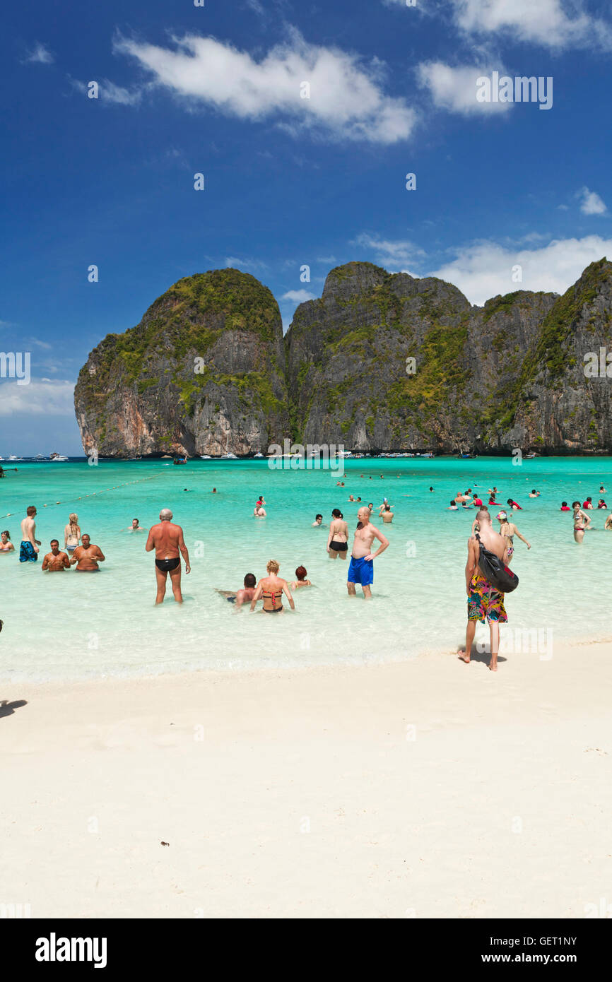 Tourists enjoying a swim in the crystal clear waters of Maya Bay Stock ...