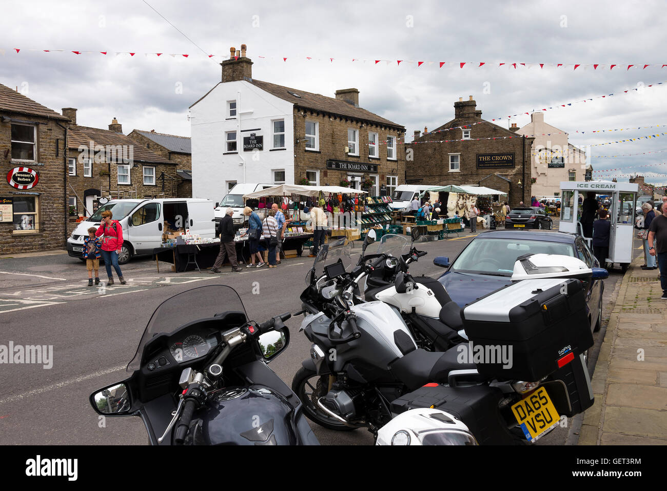 Market day hawes market town hi-res stock photography and images - Alamy