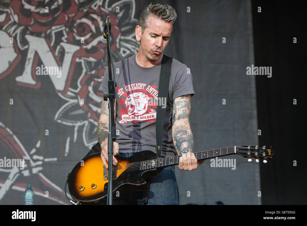 Jonny wickersham of social distortion hi-res stock photography and ...