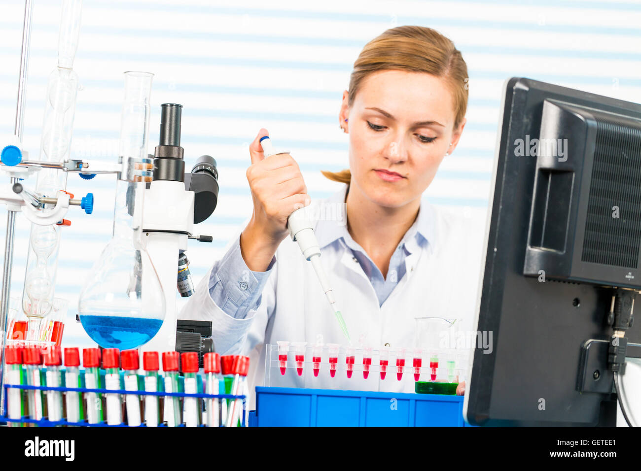 Health worker monitor woman hi-res stock photography and images - Alamy