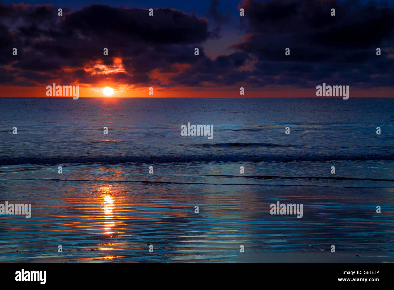 Sunrise sea hi-res stock photography and images - Alamy